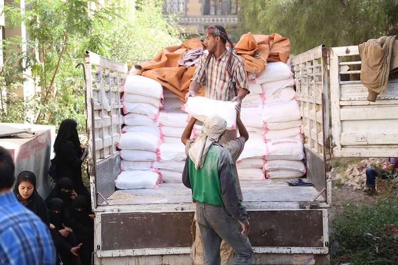 Providing food to thousands - Islamic Relief Worldwide