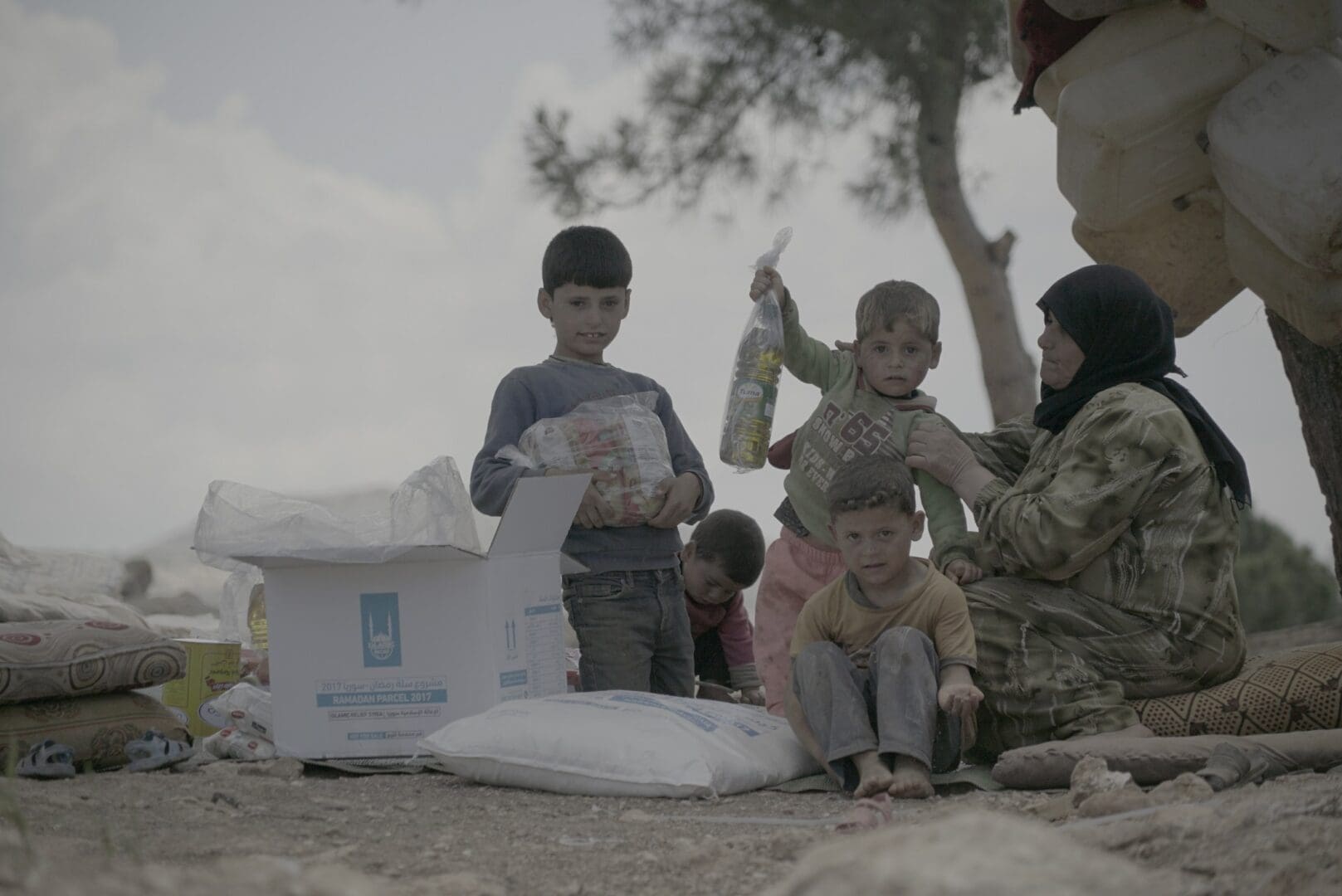 Providing much needed food aid for displaced people in Syria during ...