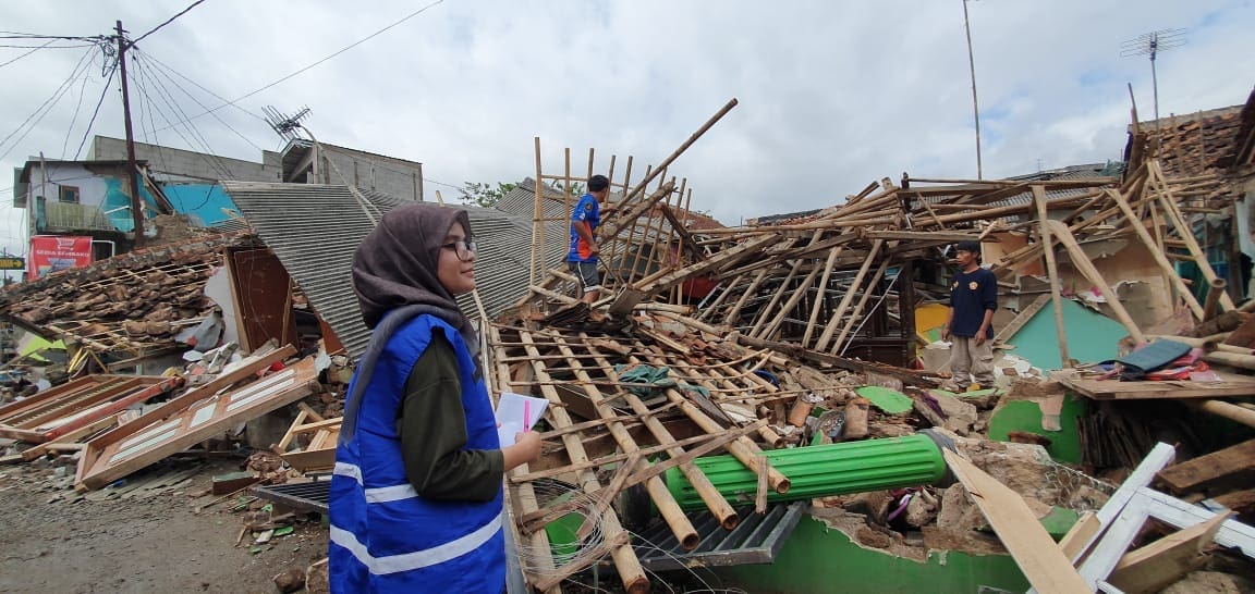Shelter urgently needed after Indonesia earthquake, as heavy rain hits ...