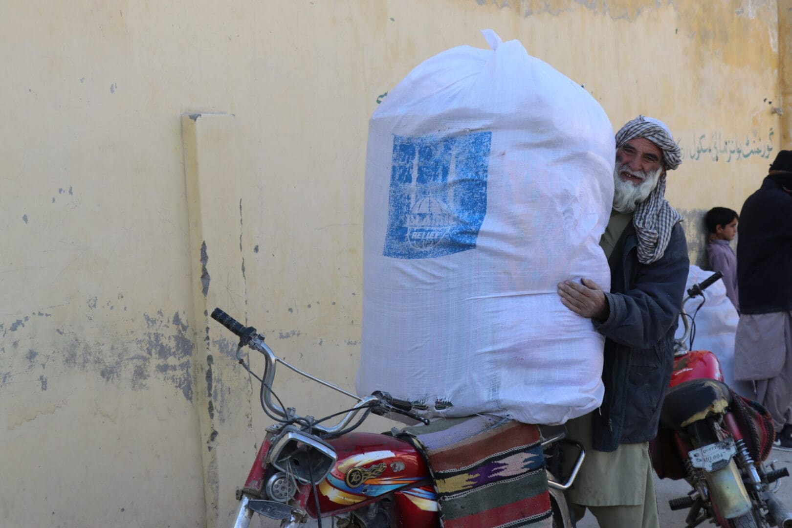 Freezing temperatures hit homeless Pakistan flood survivors forgotten ...